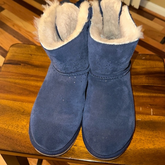 UGG | Shoes | Ugg Navy Blue With Bow Size 9 | Poshmark